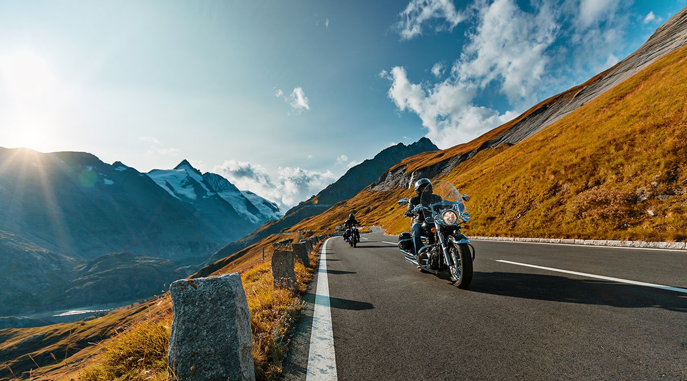 Guide to Motorcycle Lane Positions | Cardo Systems