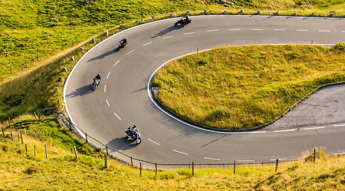 Use Motorcycle Etiquette: 5 Unwritten Rules of Motorcycle Riding ...