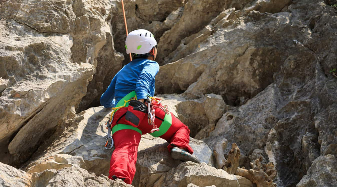 How to Lead Climb: An Ultimate Guide | Cardo Outdoor | Cardo Systems