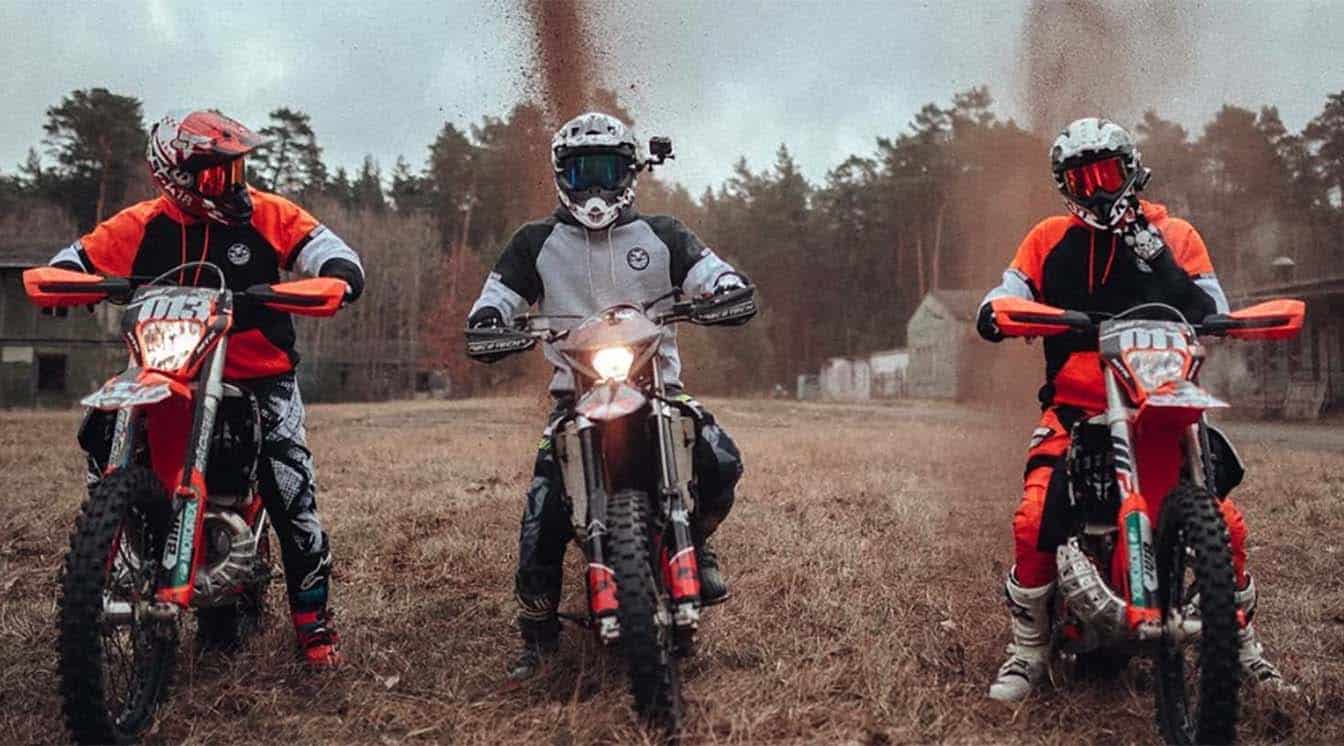 5 First-Time Dirt Bike Rider Tips You Need to Know | Cardo Systems